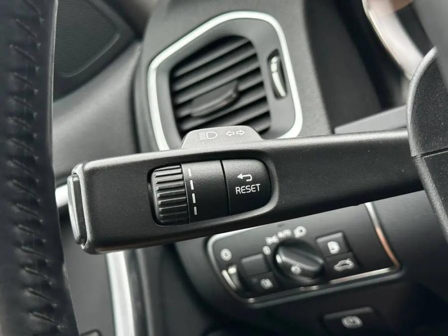 Melns Volvo S60 2015 Jelgava, ar dzinēja tilpumu 2.00 L un nobraukumu 204 tūkst. km par 8990 €, foto 27 vietnē AUTOMOTO.COM.LV