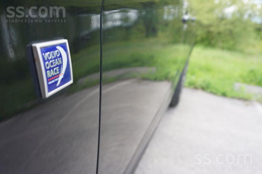 Black Volvo S60 2016 in Riga, with an engine capacity of 2.00 L and mileage of 348 thousand km for 11750 €, photo 5 on AUTOMOTO.COM.LV