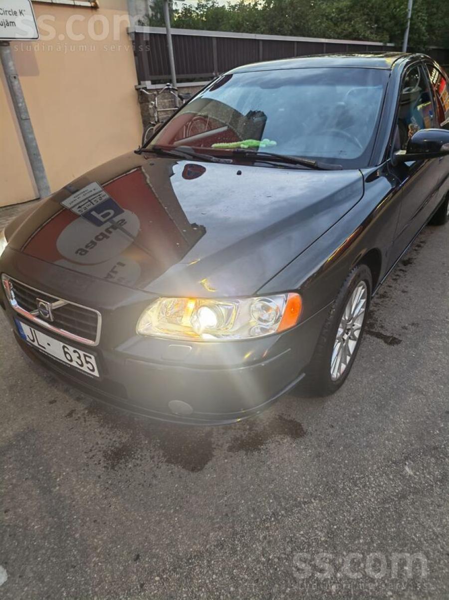 Melns Volvo S60 2009 Rīga, ar dzinēja tilpumu 2.40 L un nobraukumu 158 tūkst. km par 3000 €, foto 1 vietnē AUTOMOTO.COM.LV