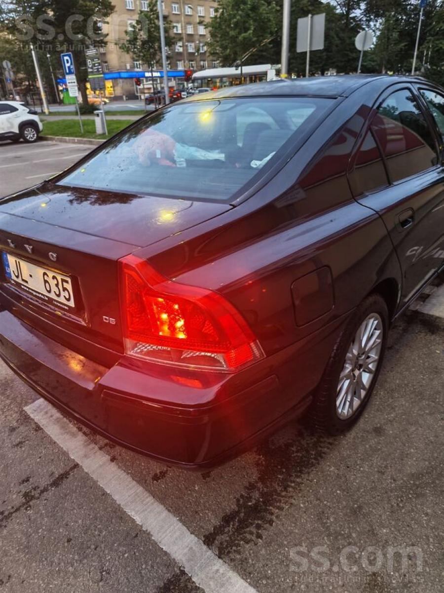 Melns Volvo S60 2009 Rīga, ar dzinēja tilpumu 2.40 L un nobraukumu 158 tūkst. km par 3000 €, foto 4 vietnē AUTOMOTO.COM.LV