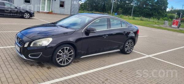 Black Volvo S60 2010 in Riga, with an engine capacity of 2.40 L and mileage of 282 thousand km for 5800 €, photo 2 on AUTOMOTO.COM.LV