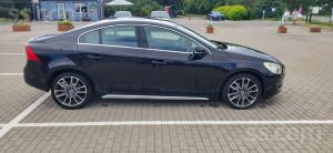 Black Volvo S60 2010 in Riga, with an engine capacity of 2.40 L and mileage of 282 thousand km for 5800 €, photo 4 on AUTOMOTO.COM.LV
