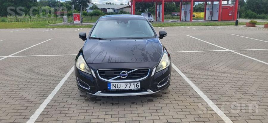 Black Volvo S60 2010 in Riga, with an engine capacity of 2.40 L and mileage of 282 thousand km for 5800 €, photo 6 on AUTOMOTO.COM.LV