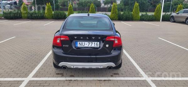 Black Volvo S60 2010 in Riga, with an engine capacity of 2.40 L and mileage of 282 thousand km for 5800 €, photo 6 on AUTOMOTO.COM.LV