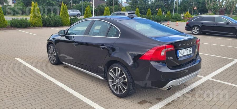 Black Volvo S60 2010 in Riga, with an engine capacity of 2.40 L and mileage of 282 thousand km for 5800 €, photo 9 on AUTOMOTO.COM.LV