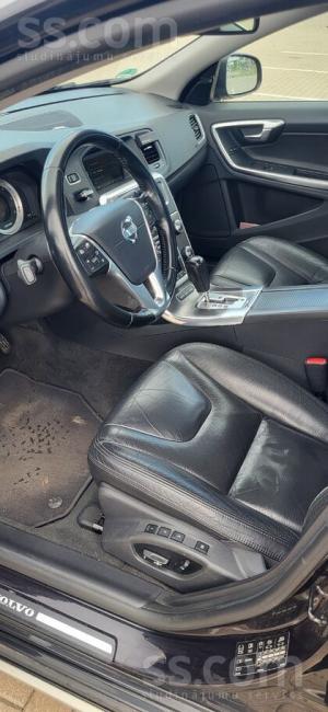 Black Volvo S60 2010 in Riga, with an engine capacity of 2.40 L and mileage of 282 thousand km for 5800 €, photo 15 on AUTOMOTO.COM.LV
