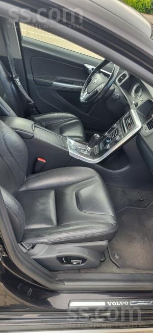 Black Volvo S60 2010 in Riga, with an engine capacity of 2.40 L and mileage of 282 thousand km for 5800 €, photo 16 on AUTOMOTO.COM.LV