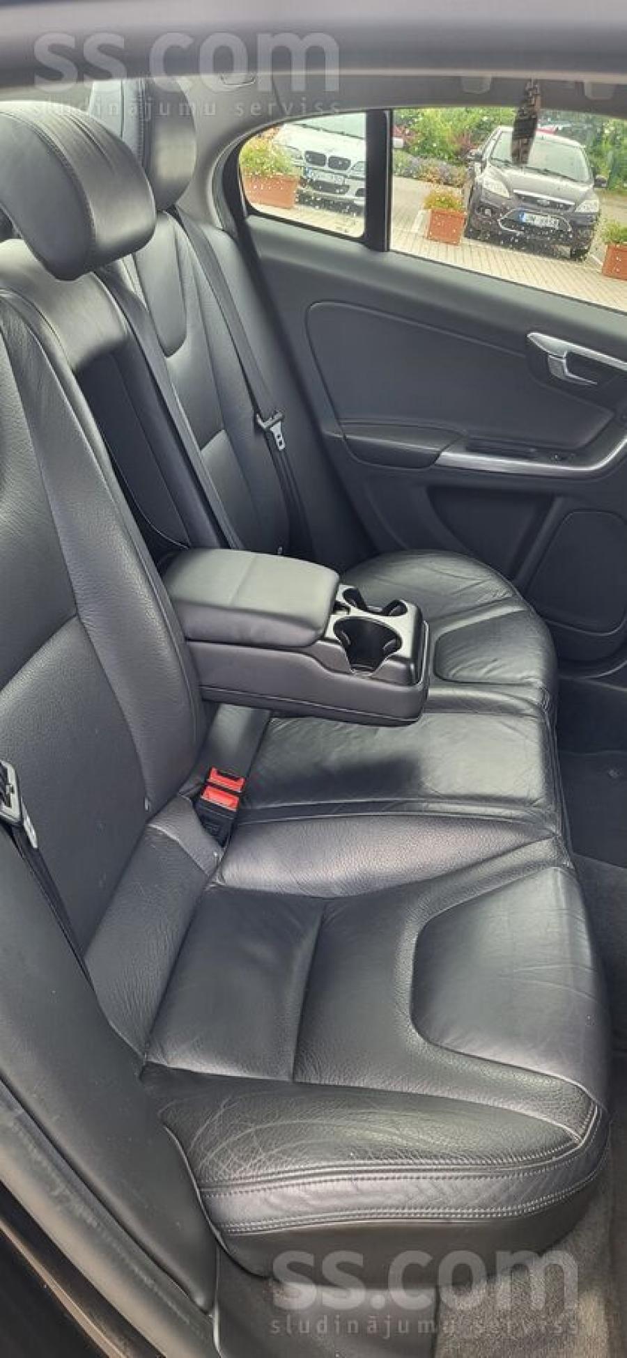 Black Volvo S60 2010 in Riga, with an engine capacity of 2.40 L and mileage of 282 thousand km for 5800 €, photo 17 on AUTOMOTO.COM.LV