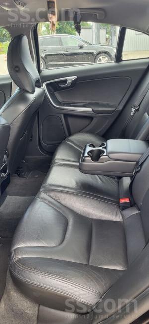 Black Volvo S60 2010 in Riga, with an engine capacity of 2.40 L and mileage of 282 thousand km for 5800 €, photo 18 on AUTOMOTO.COM.LV