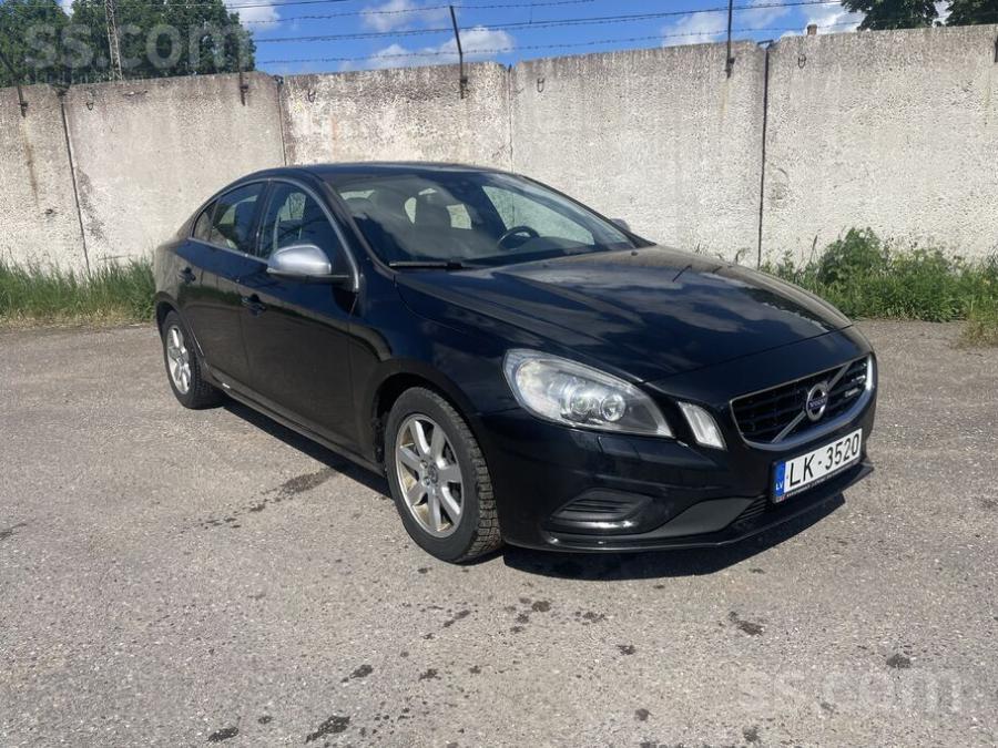 Black Volvo S60 2011 in Riga, with an engine capacity of 2.00 L and mileage of 0 thousand km for 4400 €, photo 3 on AUTOMOTO.COM.LV