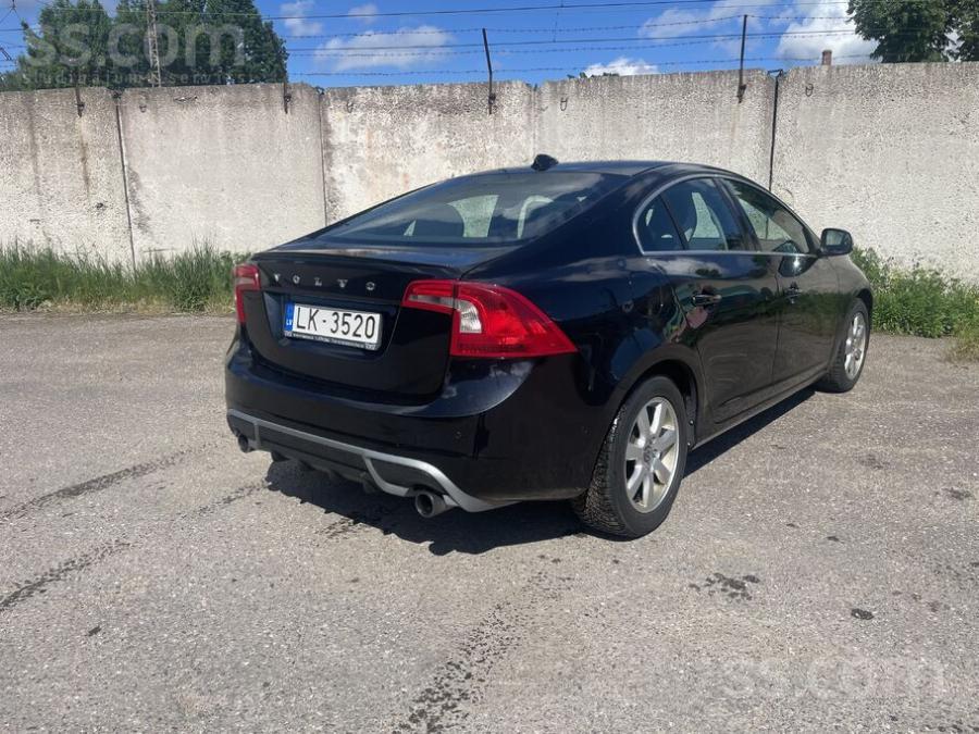 Black Volvo S60 2011 in Riga, with an engine capacity of 2.00 L and mileage of 0 thousand km for 4400 €, photo 5 on AUTOMOTO.COM.LV