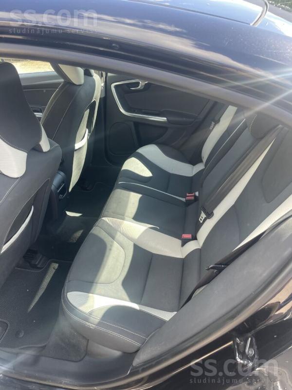 Melns Volvo S60 2011 Rīga, ar dzinēja tilpumu 2.00 L un nobraukumu 0 tūkst. km par 4400 €, foto 9 vietnē AUTOMOTO.COM.LV