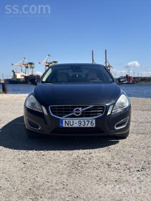 Black Volvo S60 2011 in Riga, with an engine capacity of 1.60 L and mileage of 250 thousand km for 5800 €, photo 3 on AUTOMOTO.COM.LV