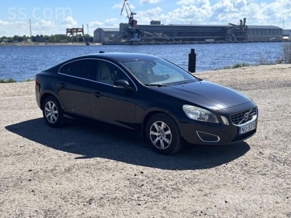 Черный Вольво С60 2011 в Рига, объемом двигателя 1.60 л и пробегом 250 тыс. км за 5800 €, фото 3 на AUTOMOTO.COM.LV