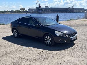 Black Volvo S60 2011 in Riga, with an engine capacity of 1.60 L and mileage of 250 thousand km for 5800 €, photo 4 on AUTOMOTO.COM.LV