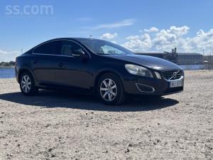 Black Volvo S60 2011 in Riga, with an engine capacity of 1.60 L and mileage of 250 thousand km for 5800 €, photo 5 on AUTOMOTO.COM.LV