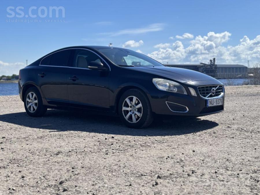 Black Volvo S60 2011 in Riga, with an engine capacity of 1.60 L and mileage of 250 thousand km for 5800 €, photo 5 on AUTOMOTO.COM.LV