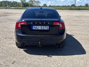 Black Volvo S60 2011 in Riga, with an engine capacity of 1.60 L and mileage of 250 thousand km for 5800 €, photo 7 on AUTOMOTO.COM.LV
