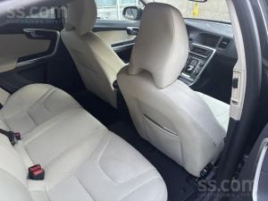 Black Volvo S60 2011 in Riga, with an engine capacity of 1.60 L and mileage of 250 thousand km for 5800 €, photo 10 on AUTOMOTO.COM.LV