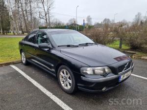 Black Volvo S60 2001 in Riga, with an engine capacity of 2.40 L and mileage of 400 thousand km for 1350 €, photo 3 on AUTOMOTO.COM.LV