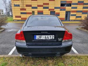 Black Volvo S60 2001 in Riga, with an engine capacity of 2.40 L and mileage of 400 thousand km for 1350 €, photo 7 on AUTOMOTO.COM.LV