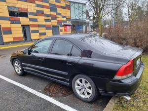 Black Volvo S60 2001 in Riga, with an engine capacity of 2.40 L and mileage of 400 thousand km for 1350 €, photo 9 on AUTOMOTO.COM.LV