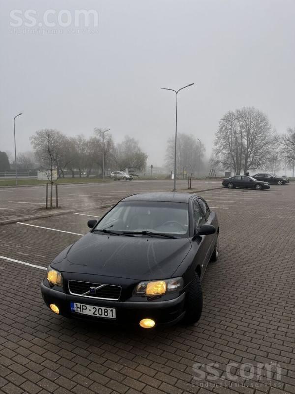 Melns Volvo S60 2001 Jelgava, ar dzinēja tilpumu 2.40 L un nobraukumu 343 tūkst. km par 1450 €, foto 2 vietnē AUTOMOTO.COM.LV