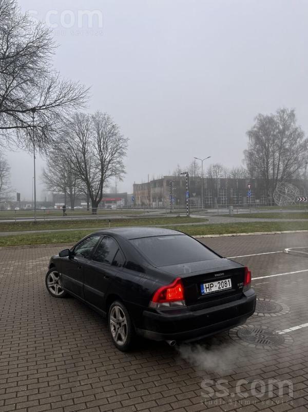 Melns Volvo S60 2001 Jelgava, ar dzinēja tilpumu 2.40 L un nobraukumu 343 tūkst. km par 1450 €, foto 4 vietnē AUTOMOTO.COM.LV