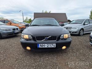 Black Volvo S60 2001 in Daugavpils, with an engine capacity of 2.40 L and mileage of 0 thousand km for 3050 €, photo 2 on AUTOMOTO.COM.LV