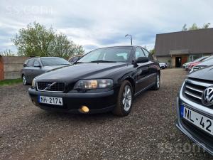 Black Volvo S60 2001 in Daugavpils, with an engine capacity of 2.40 L and mileage of 0 thousand km for 3050 €, photo 3 on AUTOMOTO.COM.LV
