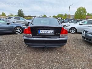 Black Volvo S60 2001 in Daugavpils, with an engine capacity of 2.40 L and mileage of 0 thousand km for 3050 €, photo 5 on AUTOMOTO.COM.LV