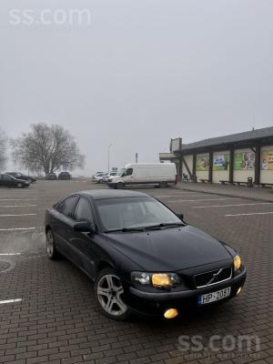Black Volvo S60 2001 in Jelgava, with an engine capacity of 2.40 L and mileage of 343 thousand km for 1250 €, photo  on AUTOMOTO.COM.LV