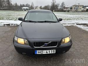 Melns Volvo S60 2001 Jelgava, ar dzinēja tilpumu 2.40 L un nobraukumu 413 tūkst. km par 1000 €, foto 2 vietnē AUTOMOTO.COM.LV
