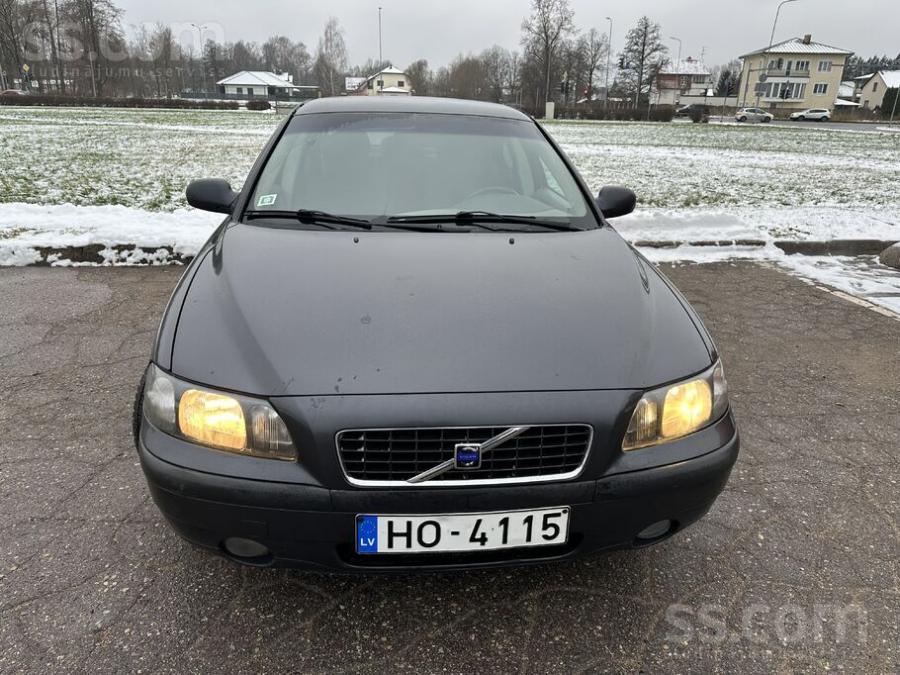 Melns Volvo S60 2001 Jelgava, ar dzinēja tilpumu 2.40 L un nobraukumu 413 tūkst. km par 1000 €, foto 2 vietnē AUTOMOTO.COM.LV