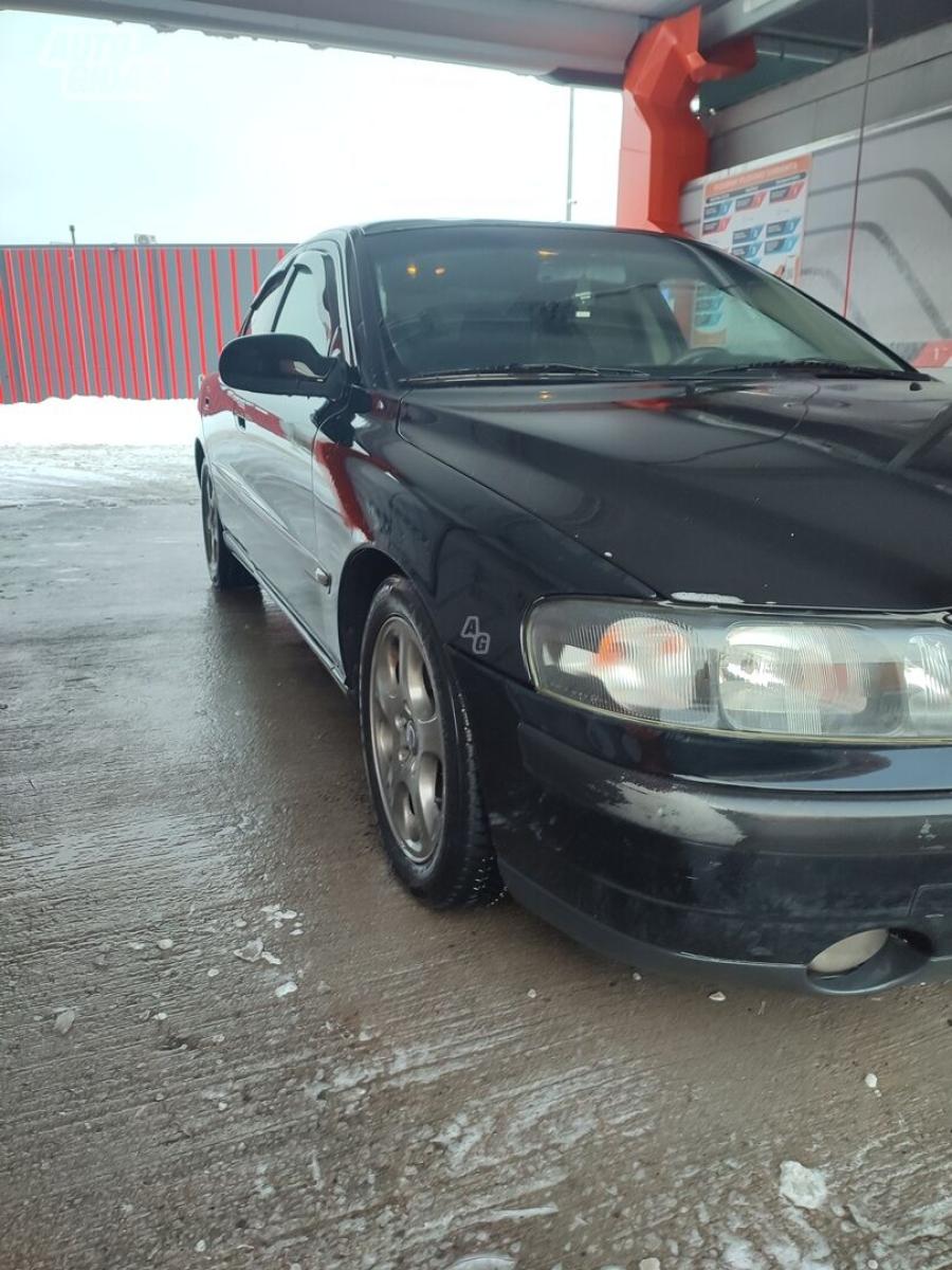 Black Volvo S60 2001 in Vilnius, with an engine capacity of 2.40 L and mileage of 450 thousand km for 650 €, photo 6 on AUTOMOTO.COM.LV