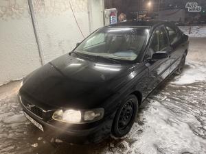 Melns Volvo S60 2001 Viļņa, ar dzinēja tilpumu 2.40 L un nobraukumu 322 tūkst. km par 800 €, foto  vietnē AUTOMOTO.COM.LV