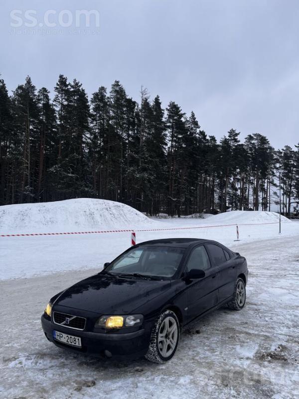 Black Volvo S60 2001 in Jelgava, with an engine capacity of 2.40 L and mileage of 0 thousand km for 1400 €, photo 2 on AUTOMOTO.COM.LV