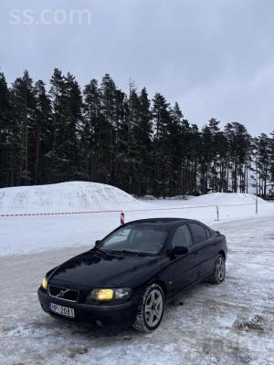 Melns Volvo S60 2001 Jelgava, ar dzinēja tilpumu 2.40 L un nobraukumu 0 tūkst. km par 1400 €, foto 2 vietnē AUTOMOTO.COM.LV
