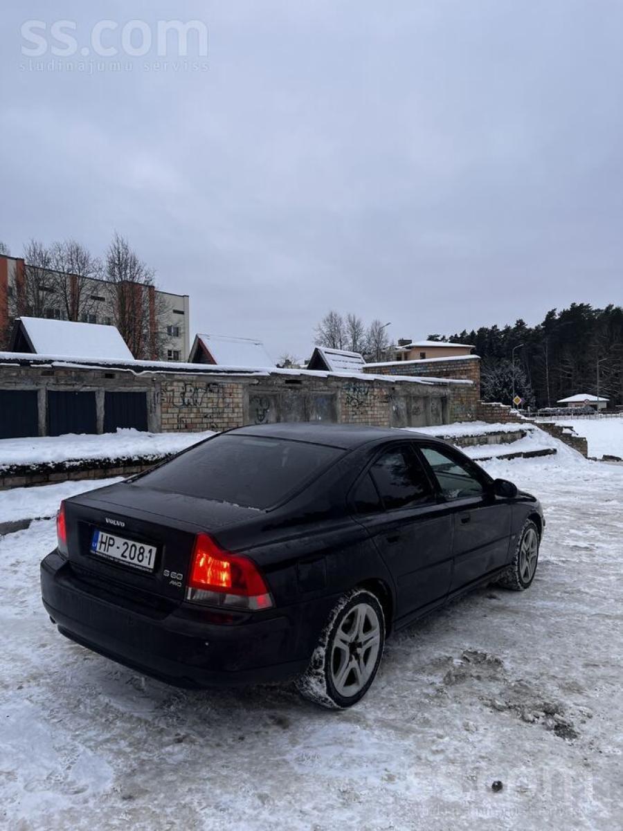 Melns Volvo S60 2001 Jelgava, ar dzinēja tilpumu 2.40 L un nobraukumu 0 tūkst. km par 1400 €, foto 4 vietnē AUTOMOTO.COM.LV