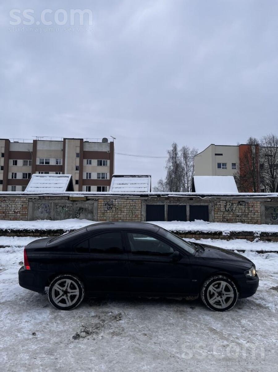 Melns Volvo S60 2001 Jelgava, ar dzinēja tilpumu 2.40 L un nobraukumu 0 tūkst. km par 1400 €, foto 5 vietnē AUTOMOTO.COM.LV