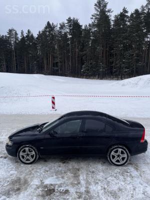 Melns Volvo S60 2001 Jelgava, ar dzinēja tilpumu 2.40 L un nobraukumu 0 tūkst. km par 1400 €, foto 6 vietnē AUTOMOTO.COM.LV