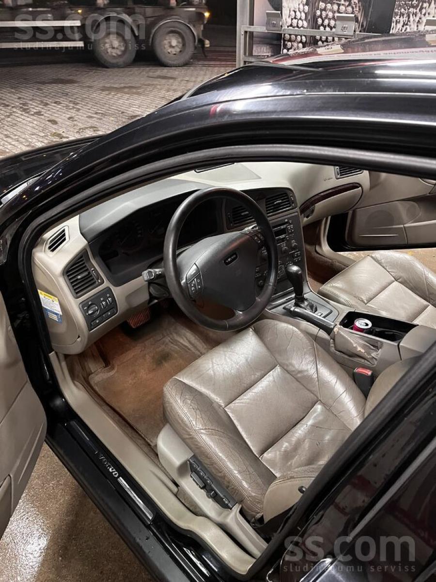 Melns Volvo S60 2001 Jelgava, ar dzinēja tilpumu 2.40 L un nobraukumu 0 tūkst. km par 1400 €, foto 8 vietnē AUTOMOTO.COM.LV