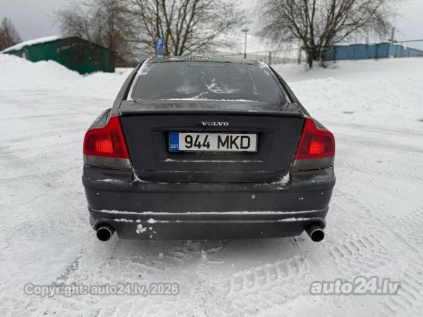 Melns Volvo S60 2001 Tallina, ar dzinēja tilpumu 2.40 L un nobraukumu 275 tūkst. km par 1300 €, foto 5 vietnē AUTOMOTO.COM.LV