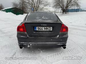 Black Volvo S60 2001 in Tallinn, with an engine capacity of 2.40 L and mileage of 275 thousand km for 1300 €, photo 5 on AUTOMOTO.COM.LV