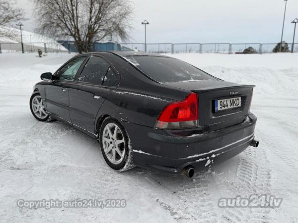 Melns Volvo S60 2001 Tallina, ar dzinēja tilpumu 2.40 L un nobraukumu 275 tūkst. km par 1300 €, foto 6 vietnē AUTOMOTO.COM.LV