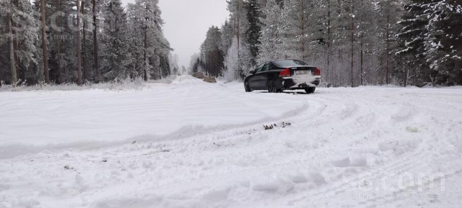 Черный Вольво С60 2001 в Талси, объемом двигателя 2.40 л и пробегом 271 тыс. км за 1350 €, фото 3 на AUTOMOTO.COM.LV