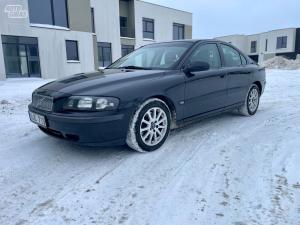 Melns Volvo S60 2001 Viļņa, ar dzinēja tilpumu 2.30 L un nobraukumu 289 tūkst. km par 1900 €, foto 2 vietnē AUTOMOTO.COM.LV