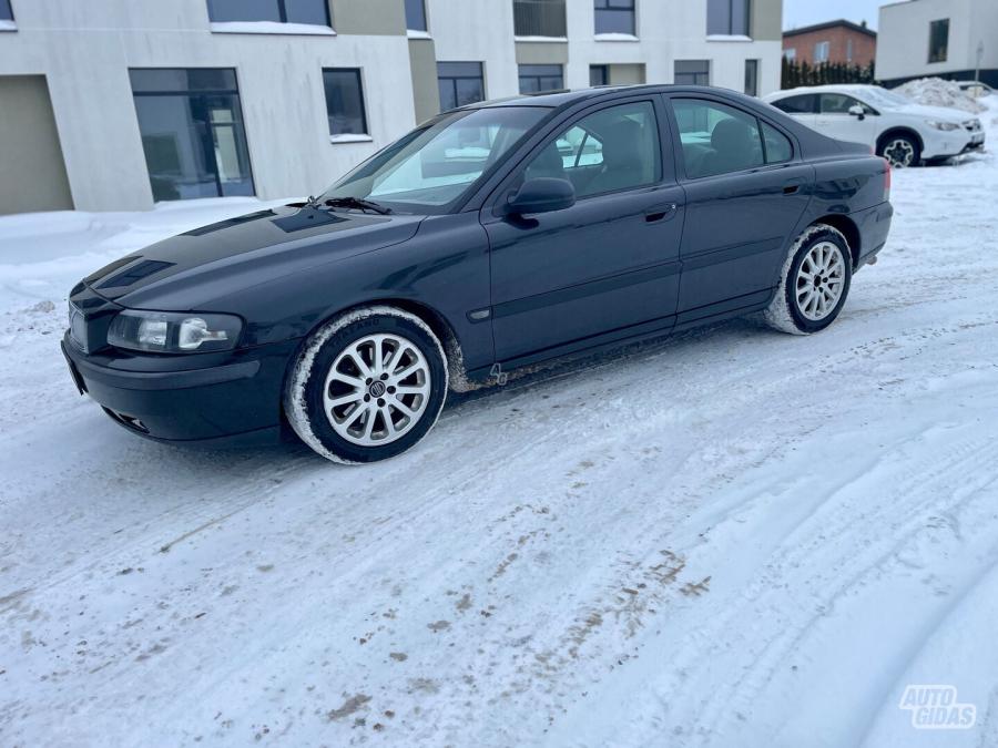 Melns Volvo S60 2001 Viļņa, ar dzinēja tilpumu 2.30 L un nobraukumu 289 tūkst. km par 1900 €, foto 7 vietnē AUTOMOTO.COM.LV