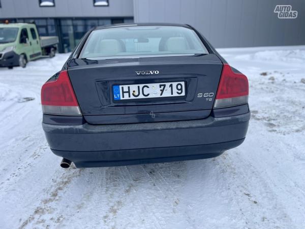Black Volvo S60 2001 in Vilnius, with an engine capacity of 2.30 L and mileage of 289 thousand km for 1900 €, photo 9 on AUTOMOTO.COM.LV