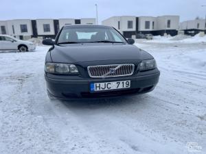 Melns Volvo S60 2001 Viļņa, ar dzinēja tilpumu 2.30 L un nobraukumu 289 tūkst. km par 1900 €, foto 10 vietnē AUTOMOTO.COM.LV